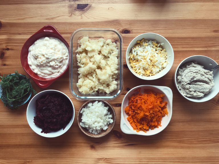 Traditional Russian Recipe - 'Shuba' Salad (Selyodka Pod Shuboy ...